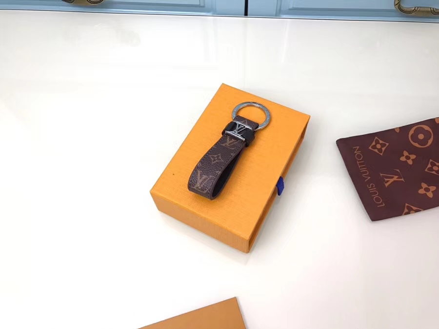 LOUIS VUITTON 新款鑰匙圈 簡單好看