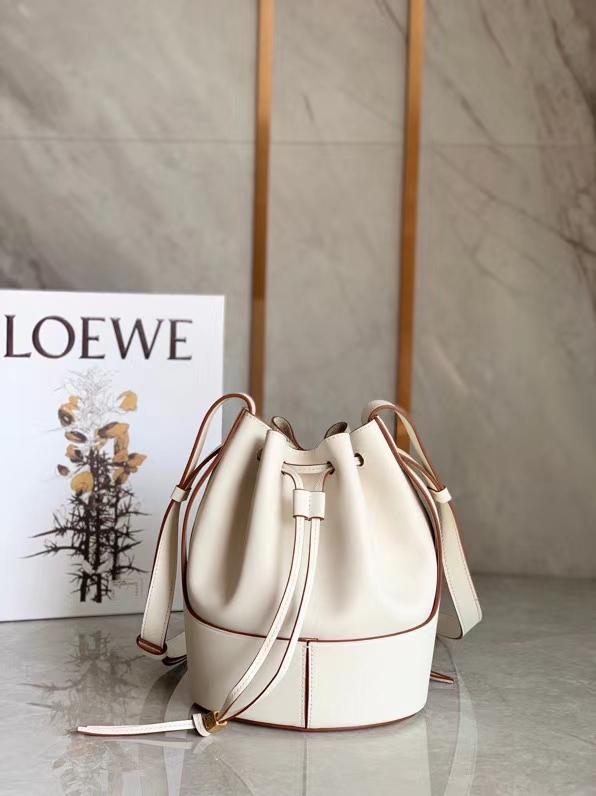 ID.180188|20043078-wh-L|Loewe Balloon系列斜提包 絕對時尚